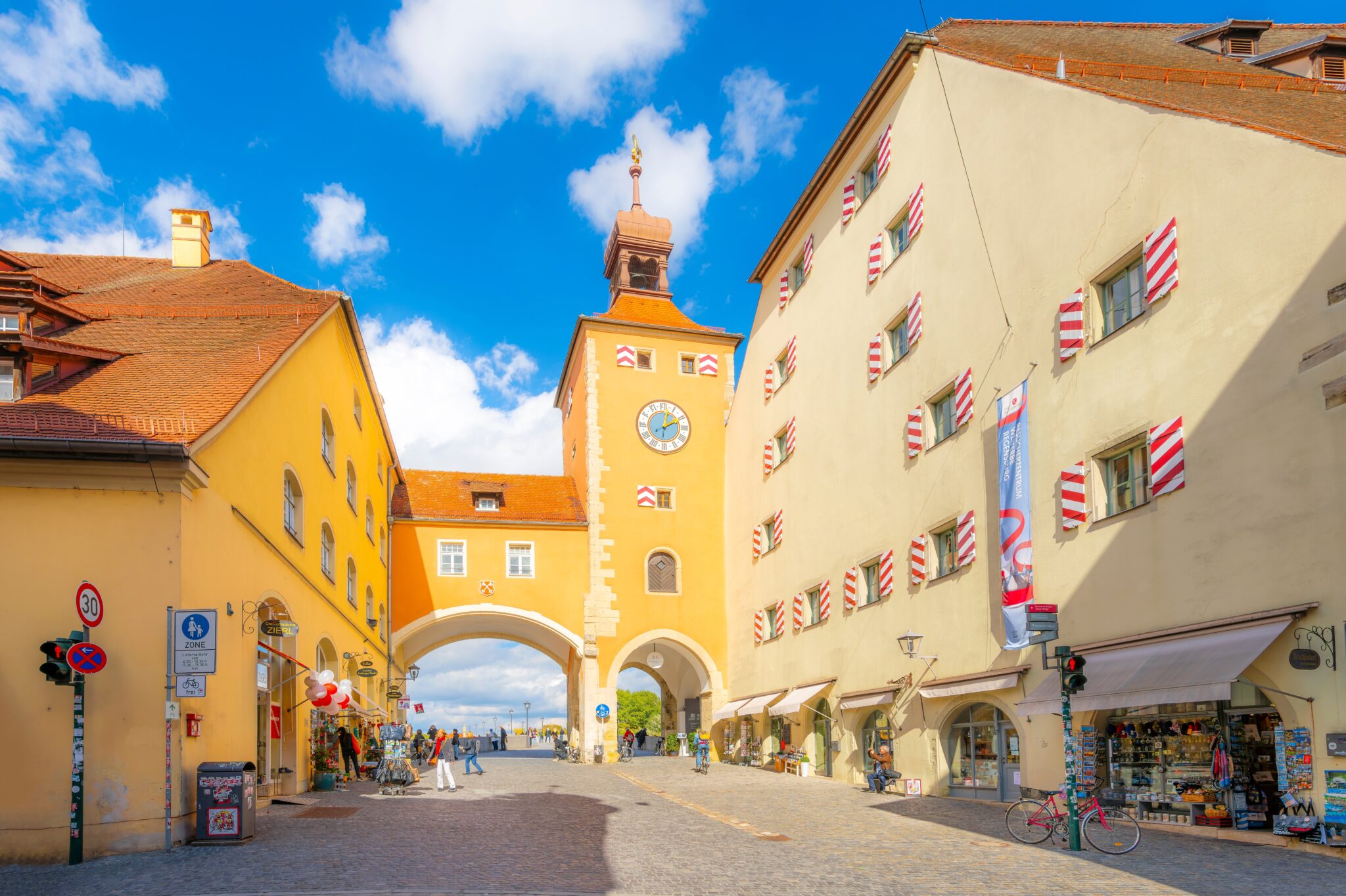 Regensburg Erstrahlt Ihr Ultimativer Guide Zum Verkaufsoffenen Sonntagfeed